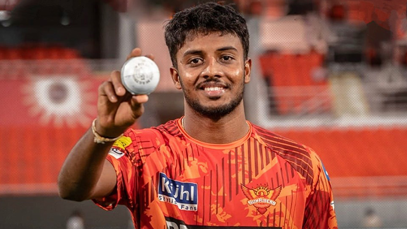 হাসারাঙ্গার পরিবর্তে হায়দরাবাদে ২২ বছর বয়সী লঙ্কান স্পিনার